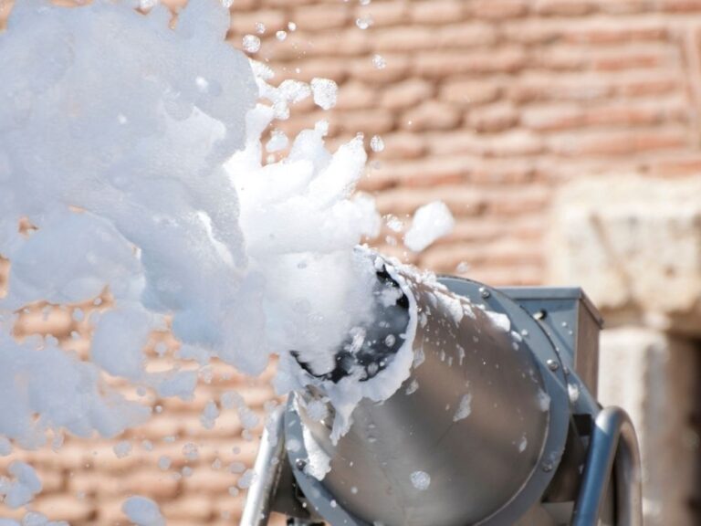 Dunk Tank Rental Dubai | Dunking Booth Machine | Easy Dunker Hire UAE