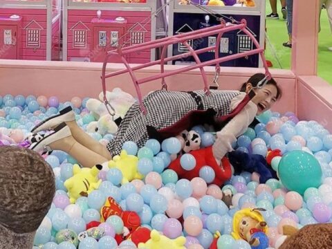 Human Claw Machine Rental Dubai | #1 Human Claw Game Hire